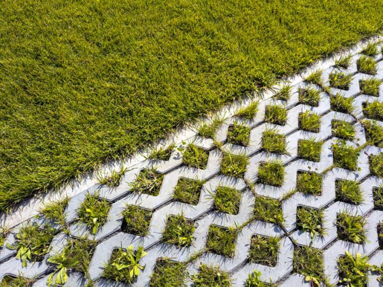 Rasengittersteine für umweltfreundliche Wege